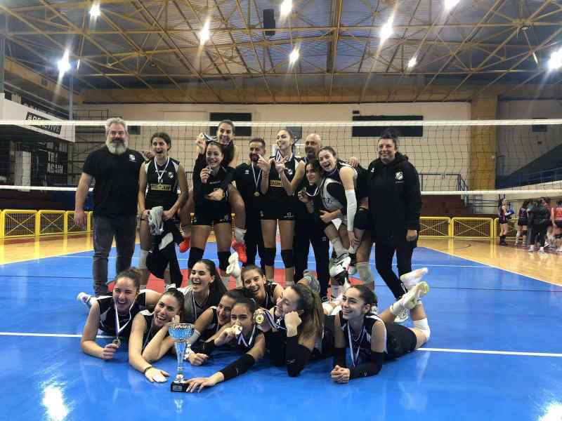 MVP MAGAZINE - ΑΘΛΗΤΙΚΟ ΠΕΡΙΟΔΙΚΟ - Οι πρωταθλήτριες του ΟΦΗ σήκωσαν ...