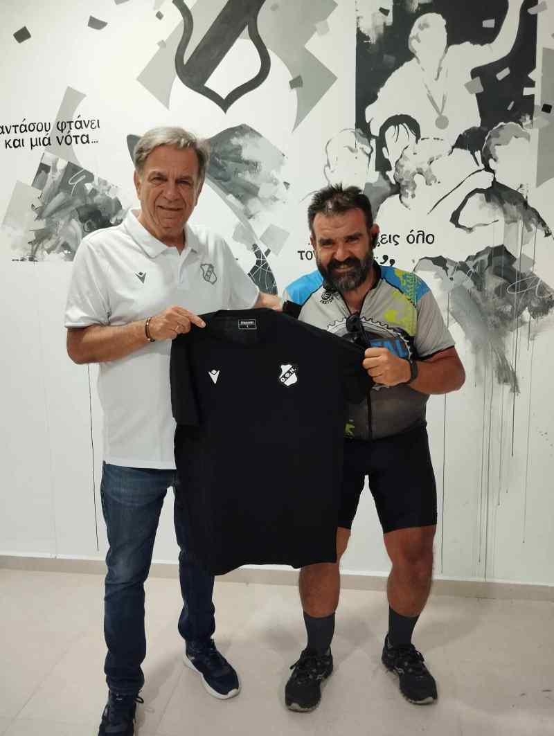 MVP MAGAZINE - ΑΘΛΗΤΙΚΟ ΠΕΡΙΟΔΙΚΟ - Μια φανέλα του ΟΦΗ, με την ασπίδα ...